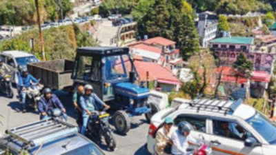 Long weekend rush chokes main tourist towns in Uttarakhand | Dehradun ...