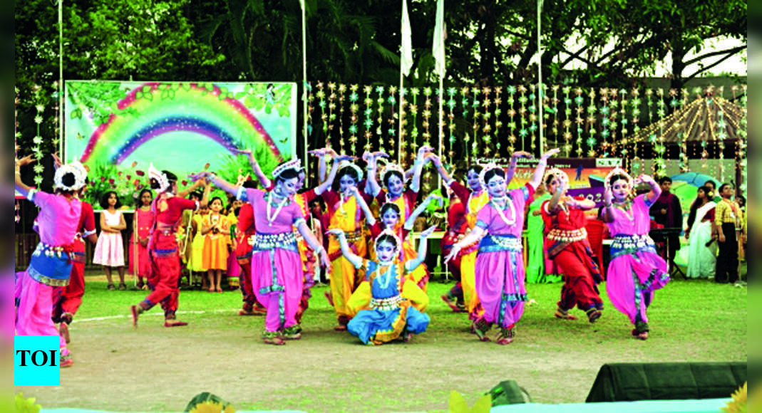 Schoolkids Welcome Spring | Kolkata News - Times of India