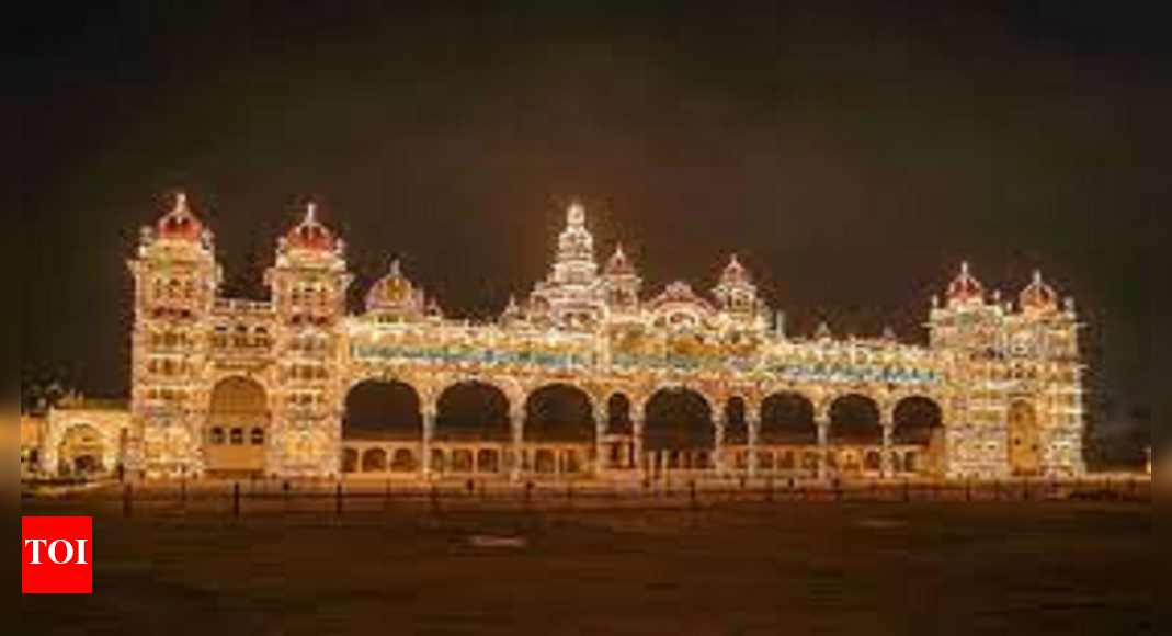 Mysuru: Over 33l Tourists Visited Mysuru Palace In 2022-23 | Mysuru ...