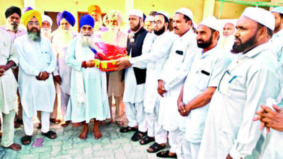 Iftar Party: In Malerkotla, Sikhs host Iftar party, Hindus contribute ...