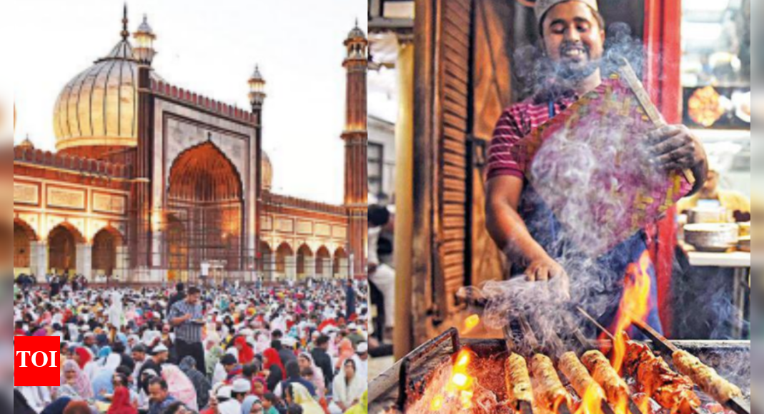 With an Iftar spread, Ramzan lights up Old Delhi streets | Delhi News ...