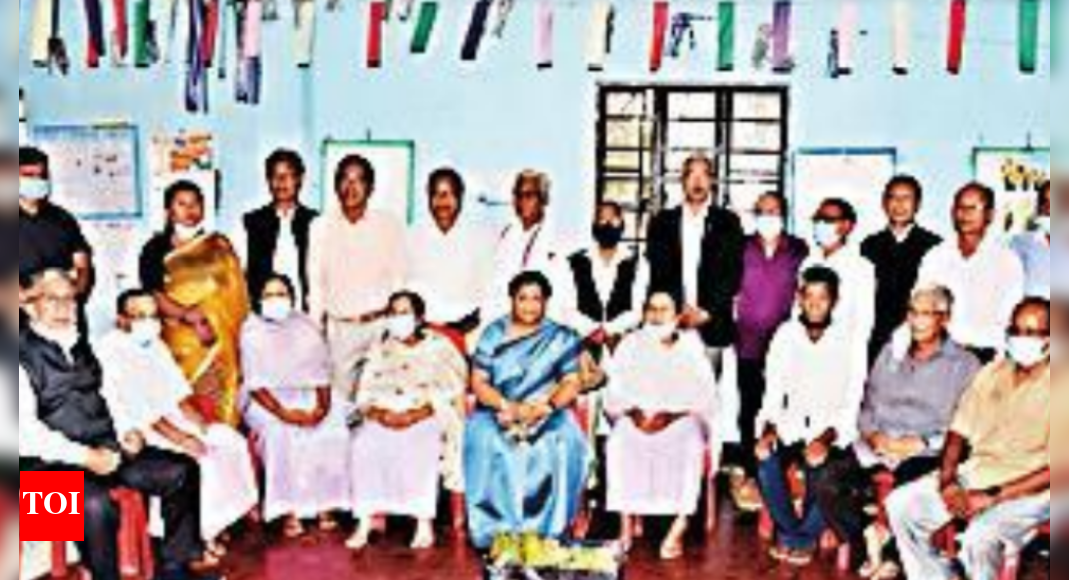 Manipur governor Anusuiya Uikey visits old-age home on birthday ... Manipur governor Anusuiya Uikey visits old-age home on birthday ...