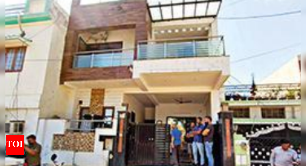 Four armed men rob school director's house in Dehradun | Dehradun News ...