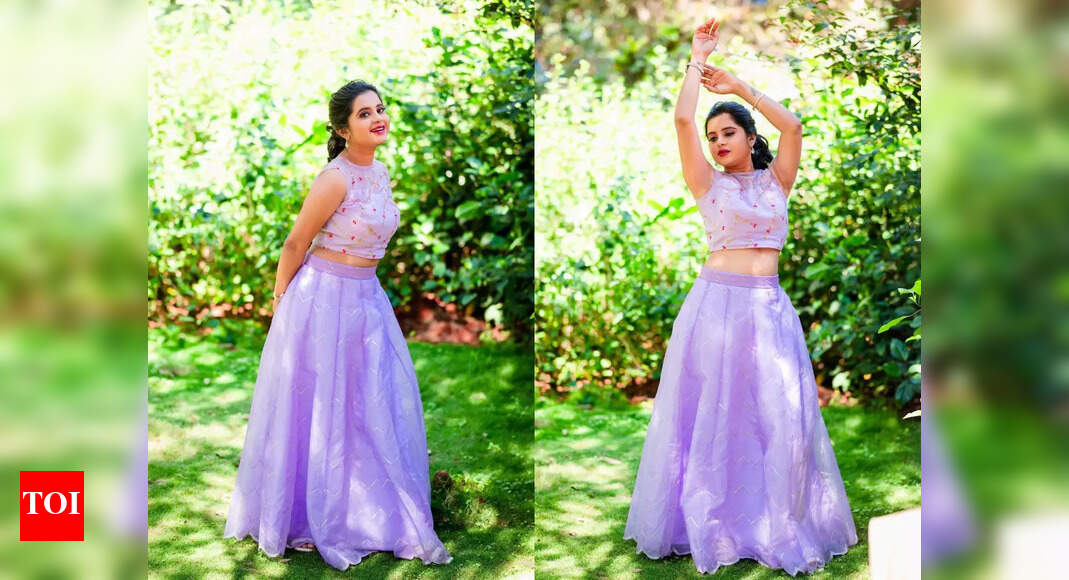 Kavyashree looks effortlessly stylish in a lavender coloured lehenga ...