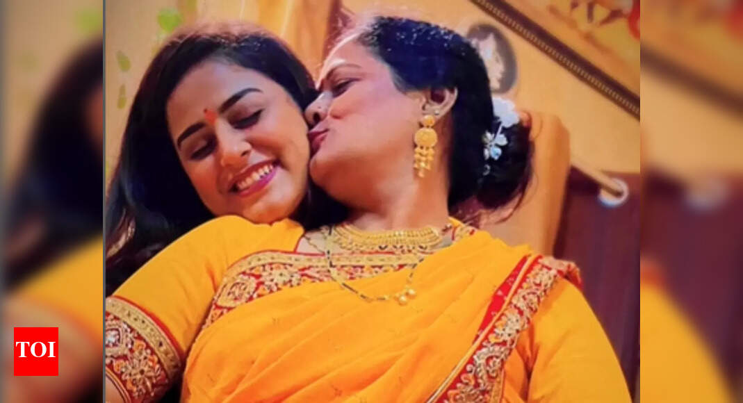 Yamini Singh shares an adorable video with her mother Sunita Singh on ...