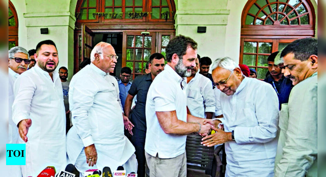 Nitish Kumar & his deputy Tejashwi Yadav call on Rahul Gandhi, offer to bridge gap between ...