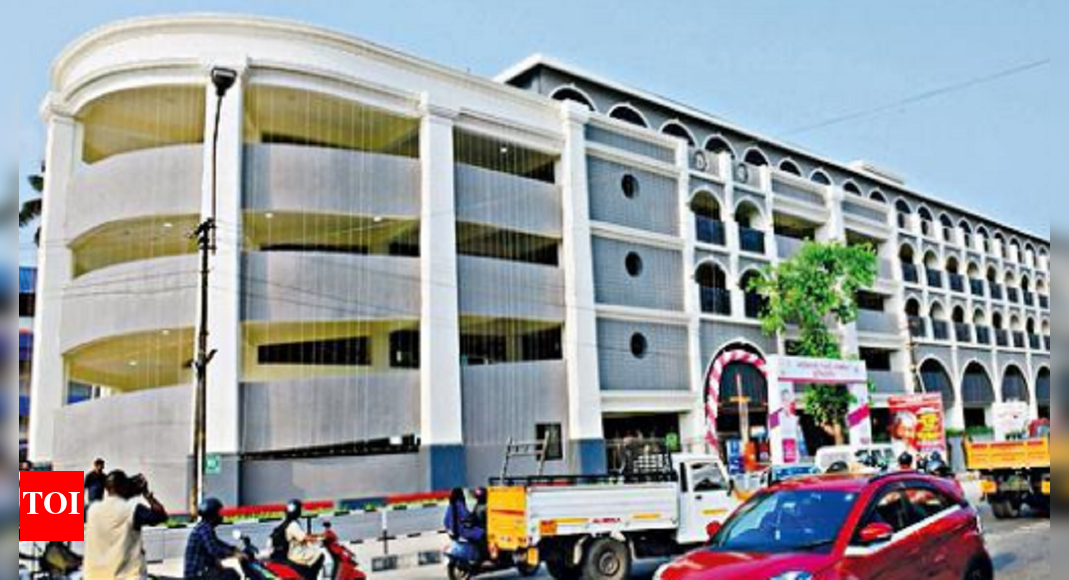 Thampanoor: Kerala CM Pinarayi Vijayan opens new MLCP facility at Thampanoor ...