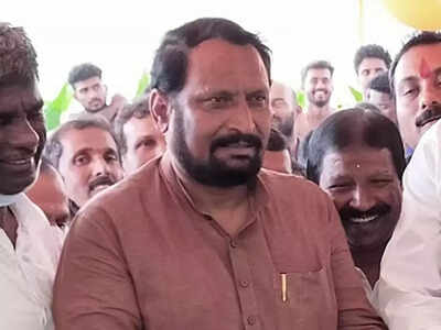 Denied BJP ticket, former deputy CM Savadi set to join Congress in poll ...