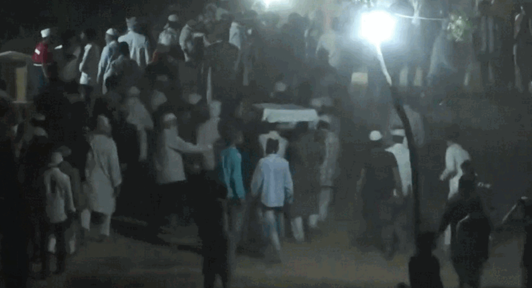 Atiq Ahmad News Live: Gangster Atiq buried in same graveyard as son ...