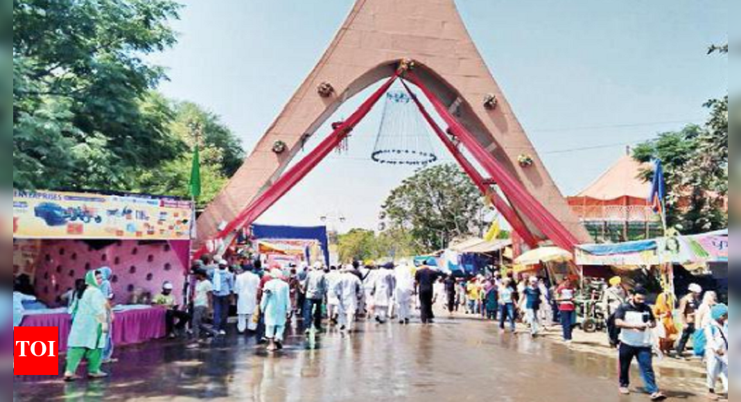 Talwandi Sabo: Thin crowd at Talwandi Sabo but heavy police presence ...