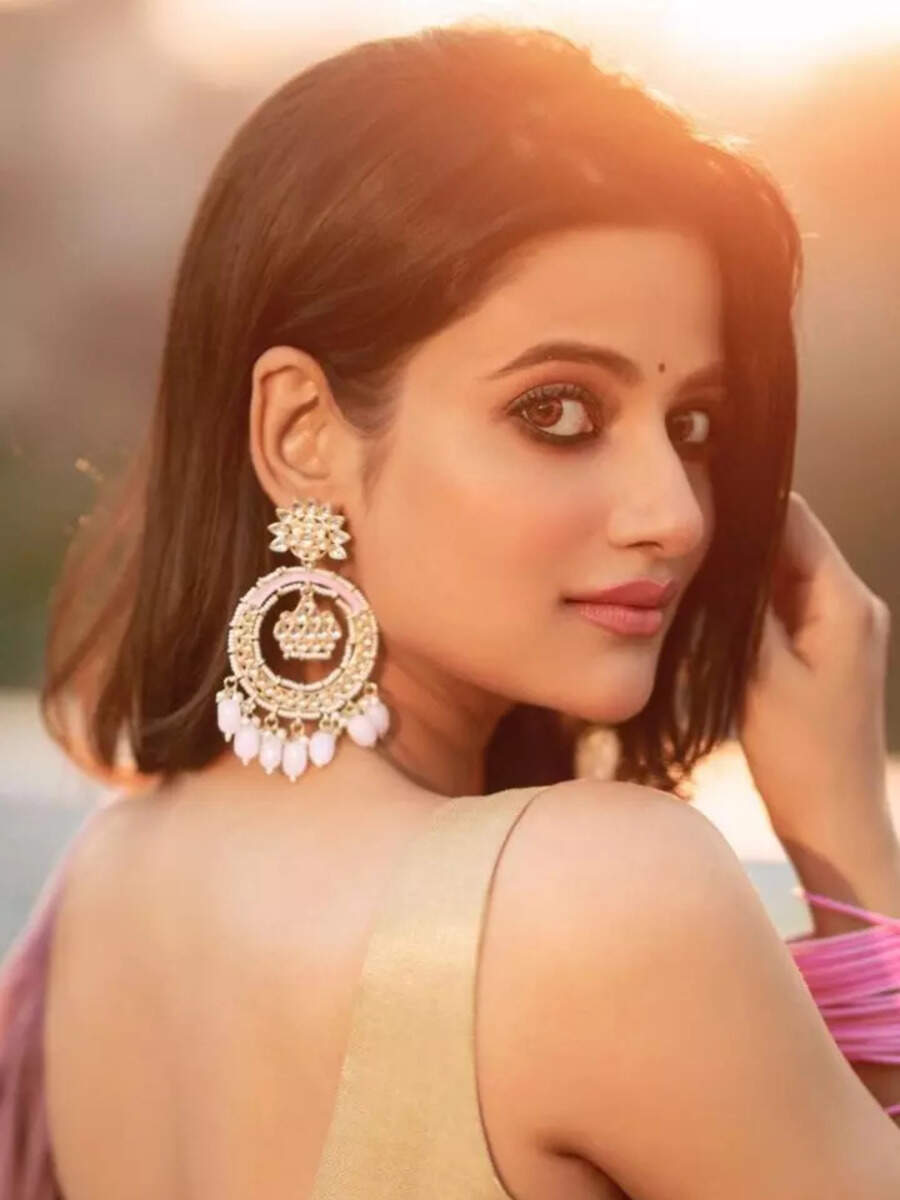 Ushasi Ray blends beauty and elegance in sarees | Times of India