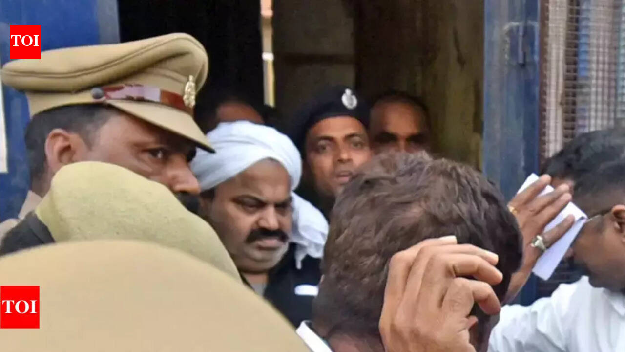 Gangster Atiq Ahmad, brother Ashraf shot dead while being taken for ...