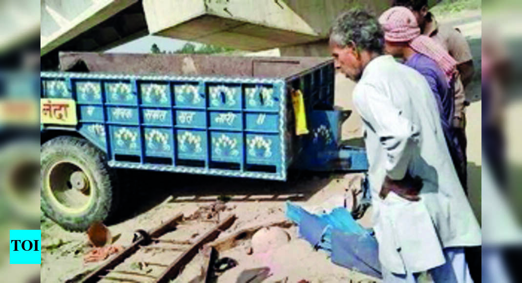 12 dead, over 20 hurt as tractor-trolley falls off bridge in UP | India ...
