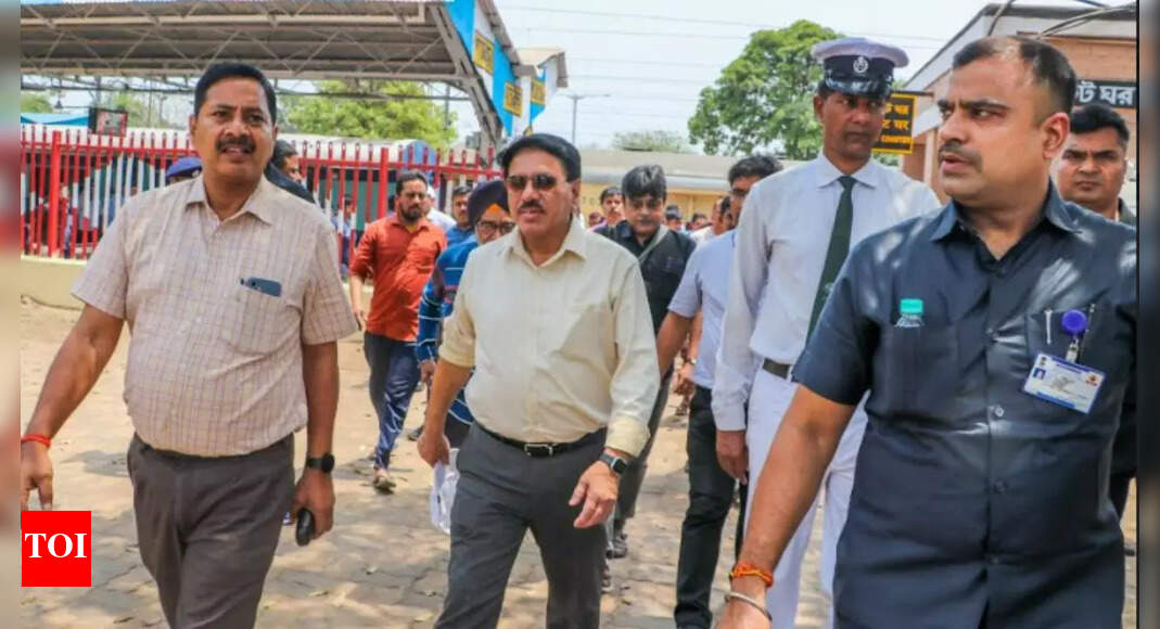 Eastern Railway general manager Arun Arora meets ECL officials to boost freight traffic for ...