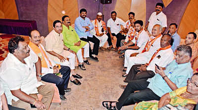Bjp: Pralhad Joshi Meets Bjp Corporators | Hubballi News - Times of India