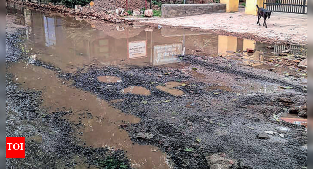 Sewage flows on to streets, raises a stink, ‘but no MCG action yet ...