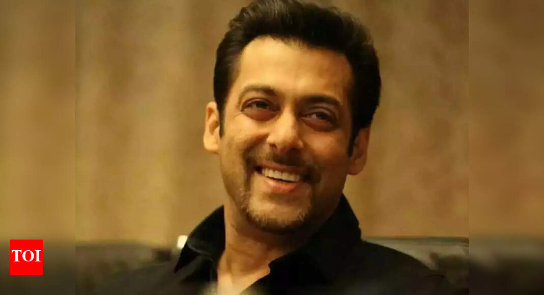 Salman Khan applauds the way comedian Vikalp Mehta mimics Akshay Kumar ...