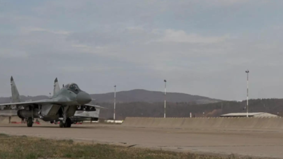Slovakia: Slovakia hands over all 13 promised MiG fighter jets to ...