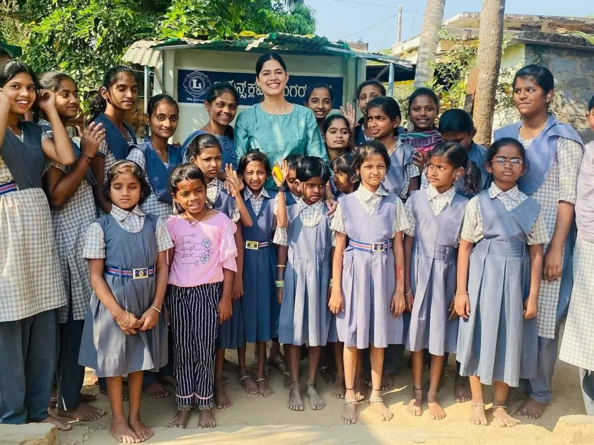 Asha Bhat visits Taranga School for specially-abled kids in her hometown!