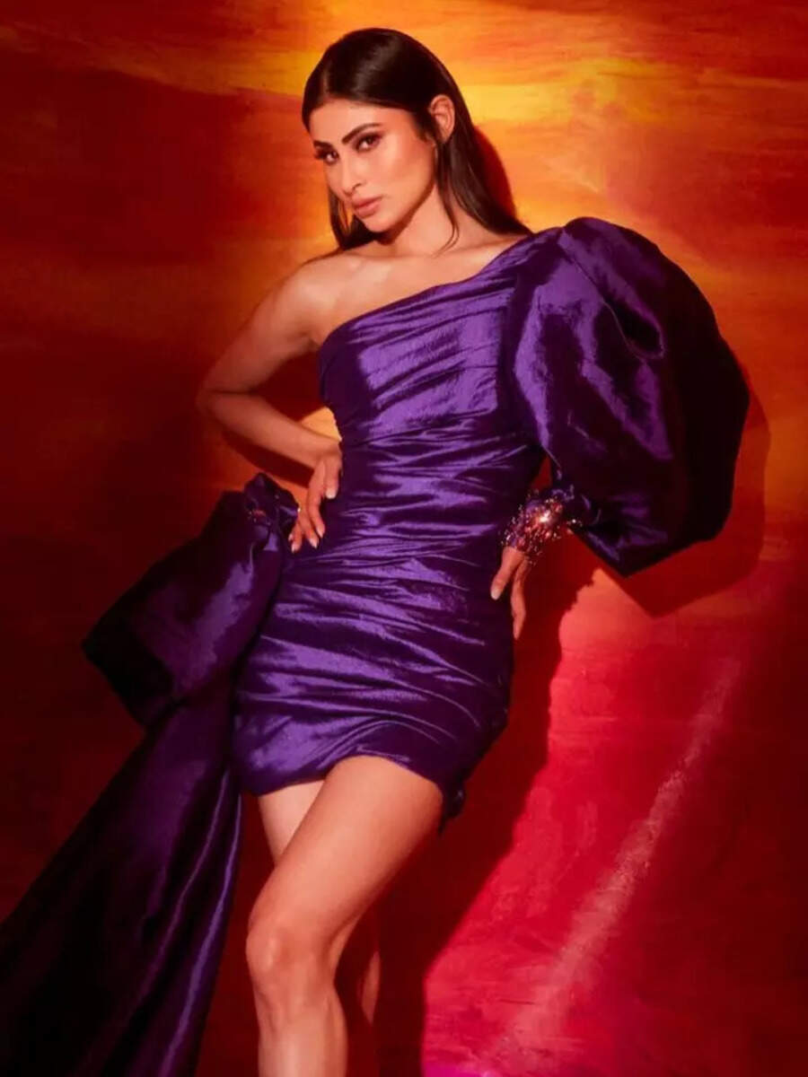 Mouni Roy turns up the heat; see pics | Times of India
