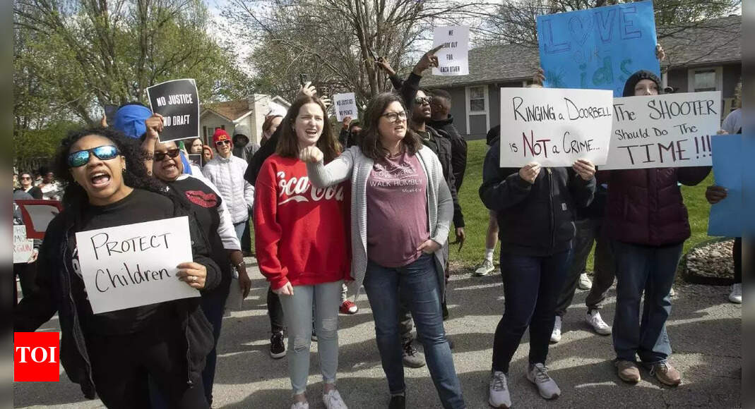 Injures Black Teen Who Went To Wrong House: Homeowner shoots, injures ...