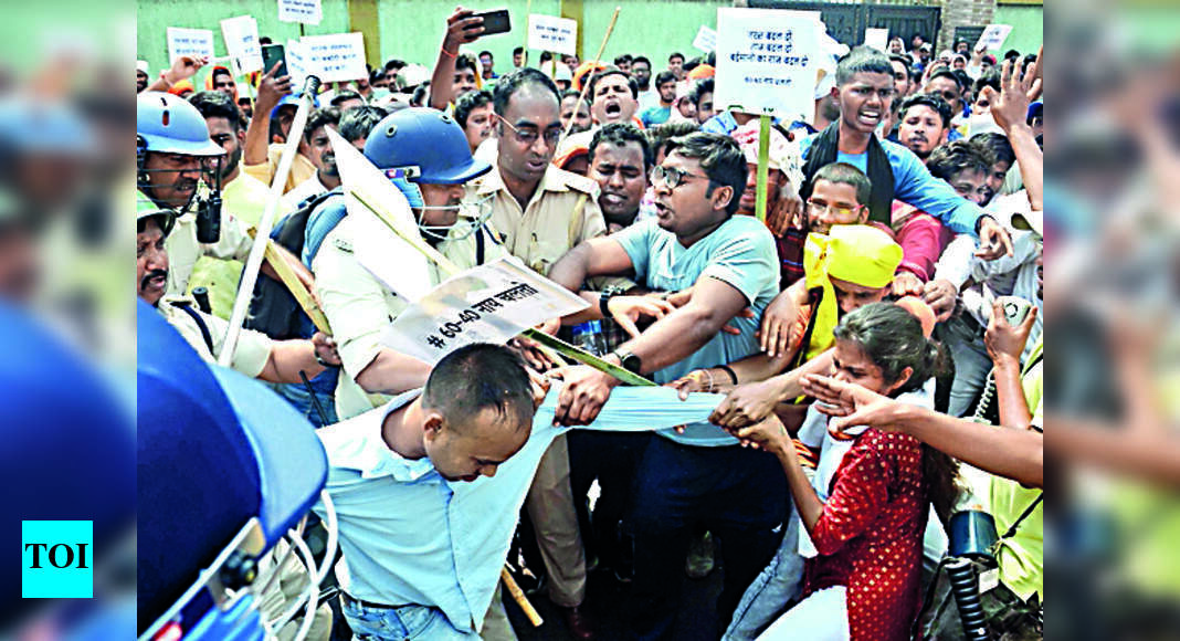 Cops Cane Students Trying To Gherao Cm’s House, Many Hurt | Ranchi News ...