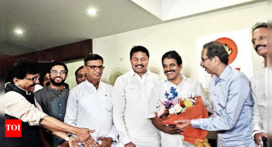 In Solidarity With Thackeray, Says Cong Neta At Matoshree | Mumbai News ...