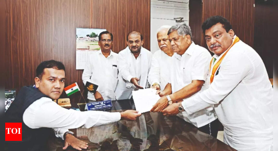 Jagadish Shettar leads big rally, files papers days after swtiching ...