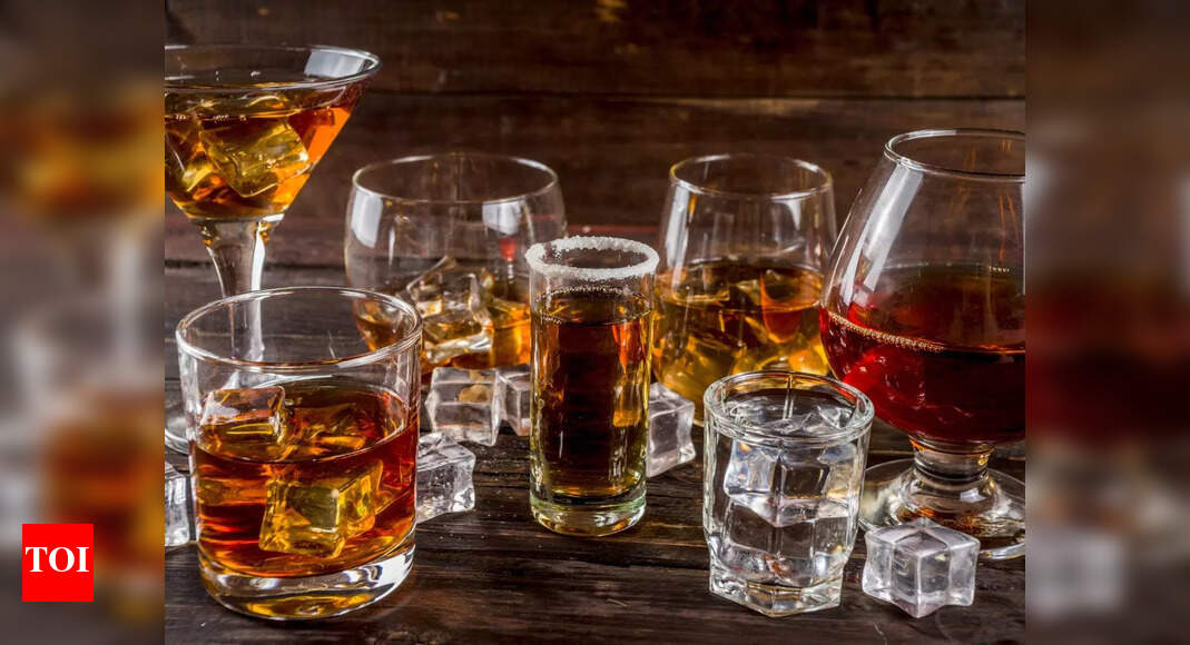 Man dies after consuming 22 shots of alcohol in 90 minutes - Times of India