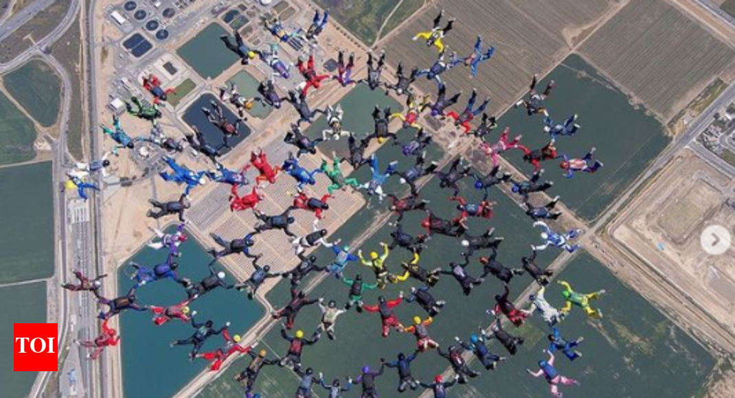 101 Skydivers Over The Age Of 60 Attempt To Break A World Record In ...