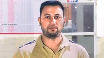 Man Cheats Many With Job Offers, Uses Fake Photos With Pm, Arrested | Noida News - Times of India