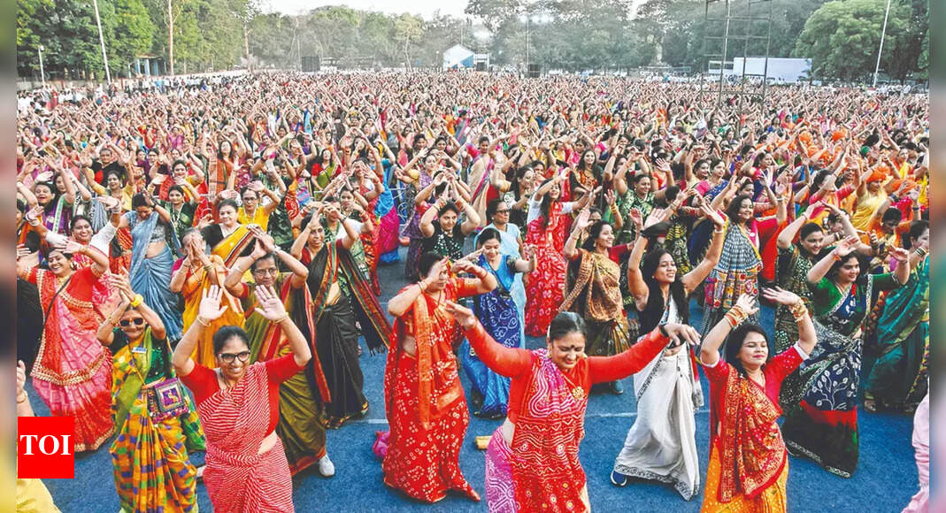 Sari Walkathon: Pm Applauds Surat Sari Walkathon | Surat News - Times ...