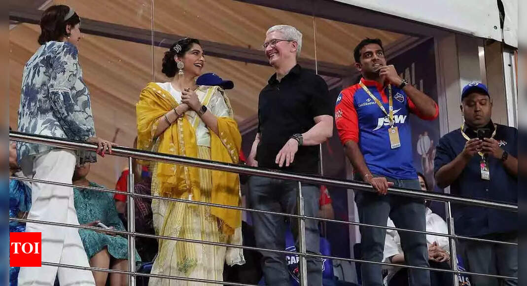 IPL 2023: Tim Cook watches Delhi Capitals-Kolkata Knight Riders match ...