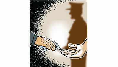 Anti-corruption Team Arrests Lekhpal For Taking ₹10k Bribe | Kanpur ...