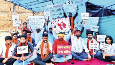 ABVP protests over paper leak incident outside RPSC office | Ajmer News ...