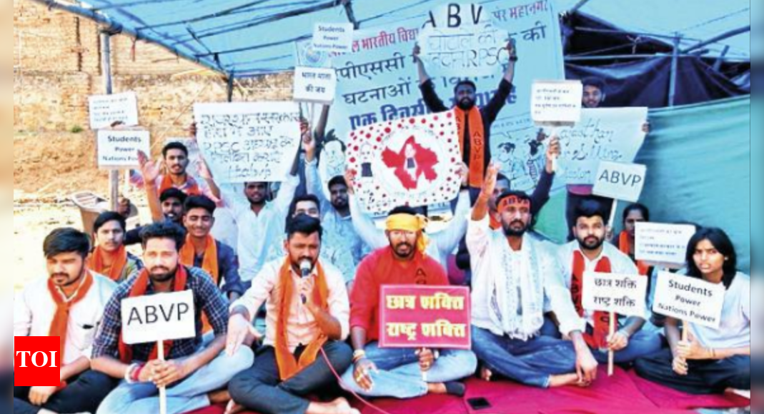 ABVP protests over paper leak incident outside RPSC office | Ajmer News ...