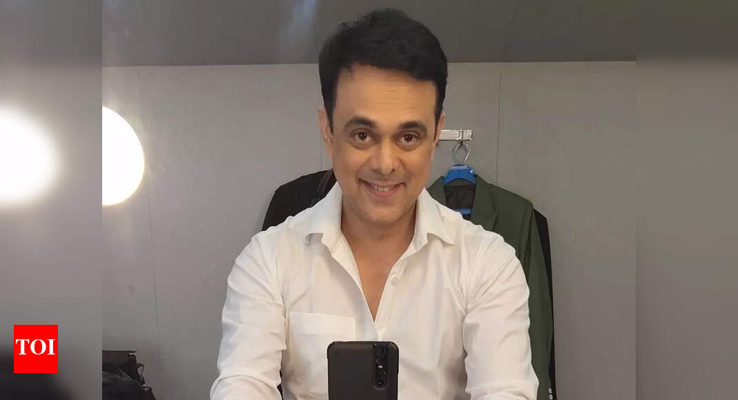 Sumeet Raghavan celebrates birthday with 'Wagle Ki Duniya' team - Times ...