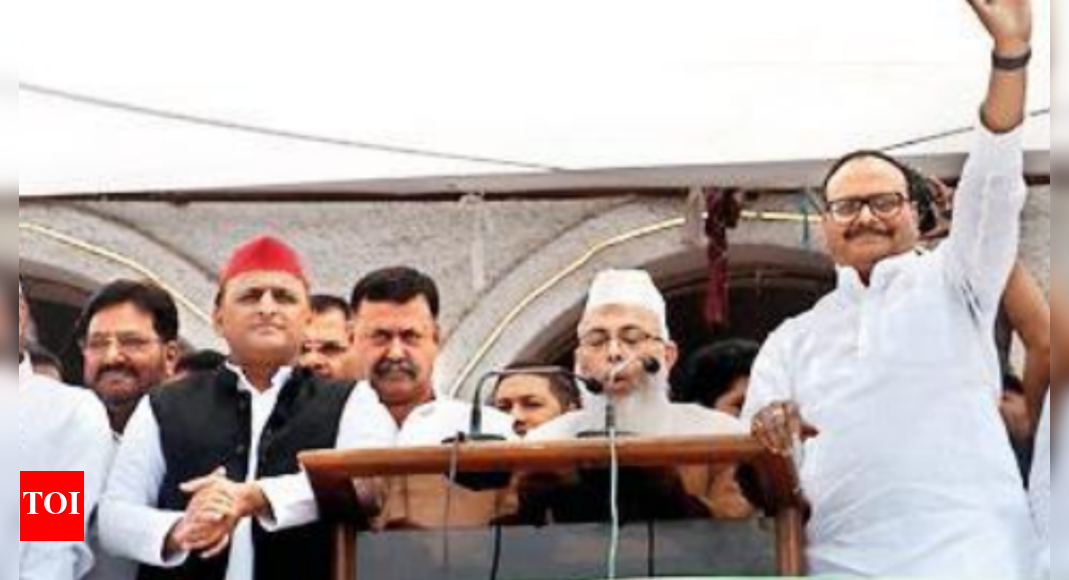 Eid brings former UP CM Akhilesh Yadav, Brajesh Pathak shoulder to ...