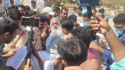 Police place JC Prabhakar Reddy under house arrest in Andhra Pradesh's Tadipatri | Vijayawada ...