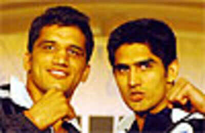 Vijender, Dinesh to miss training after visa delay | Boxing News ...