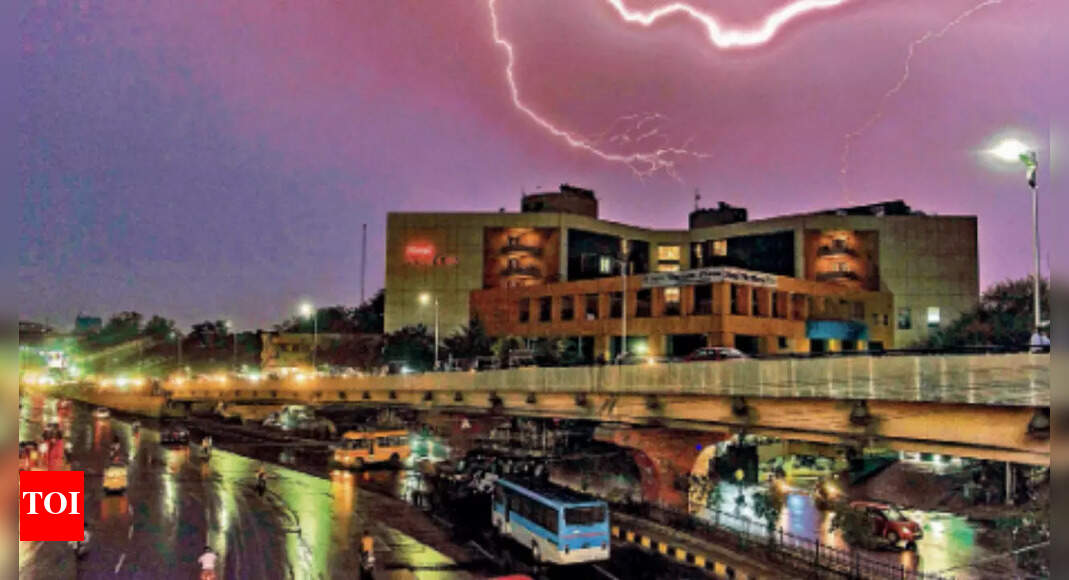 Northern parts of Telangana witness thunderstorms | Hyderabad News ...