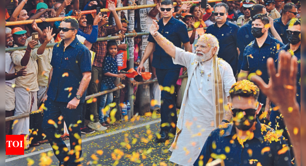 PM Modi in Kerala: Narendra Modi hits the road in style, exhorts Kerala ...