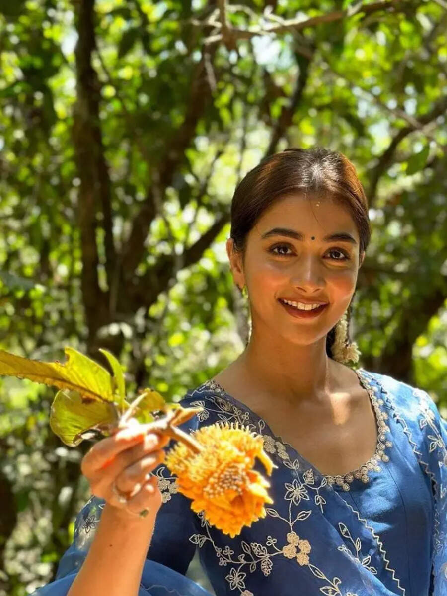Desi Girl Pooja Hegde Visits Hometown Mangalore | Zoom TV