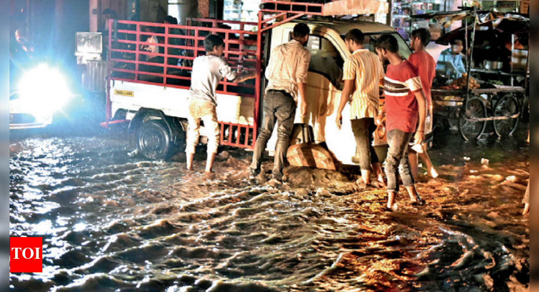 Rain & gale uproot trees, spark outage, drench Hyderabad | Hyderabad ...