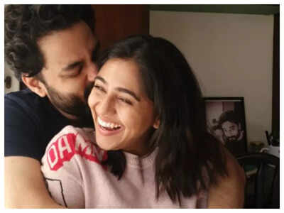 Mrunmayee Deshpande wishes her hubby Swapnil Rao his birthday with an ...