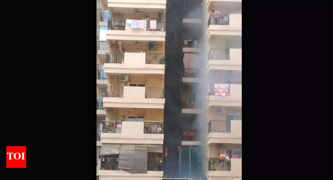 Fire in Greater Noida: Fire breaks out at 14 Avenue society in Greater ...