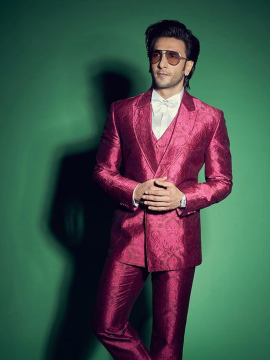 Filmfare Awards: Ranveer Singh's Quirky Red Carpet Looks | Zoom TV