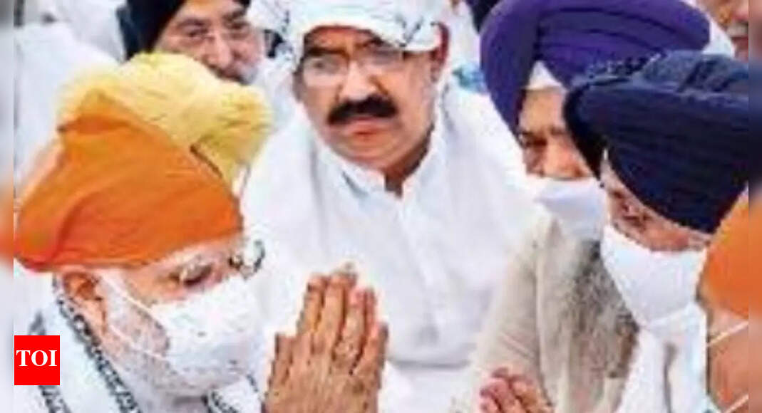 PM Modi reaches Chandigarh to pay last respects to Badal | India News ...