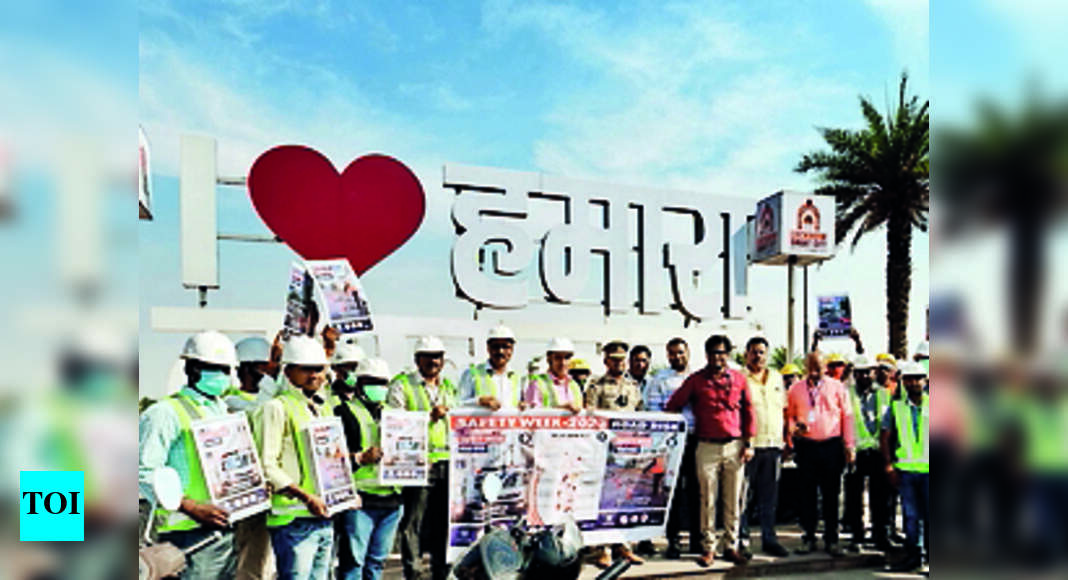 Tips On Road Safety Given To Commuters | Lucknow News - Times of India