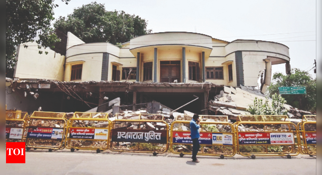 Fsl Report Reveals Human Blood In Atiq Office, 3 Detained | Allahabad ...
